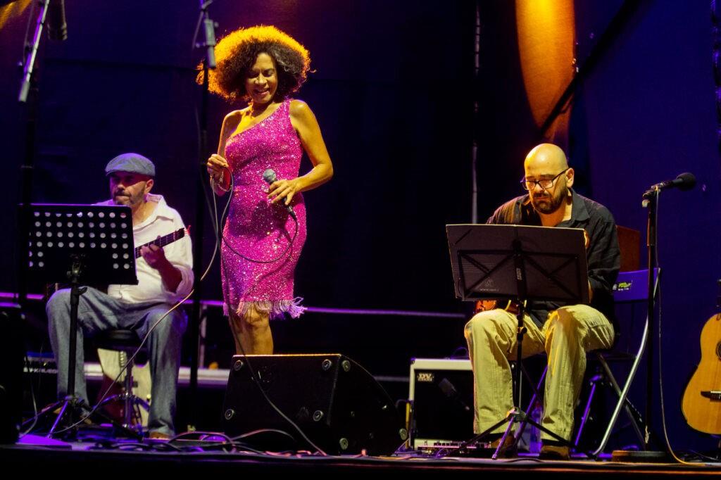 Poletje pri špini - DENISE DANTAS QUINTETT - izola.si